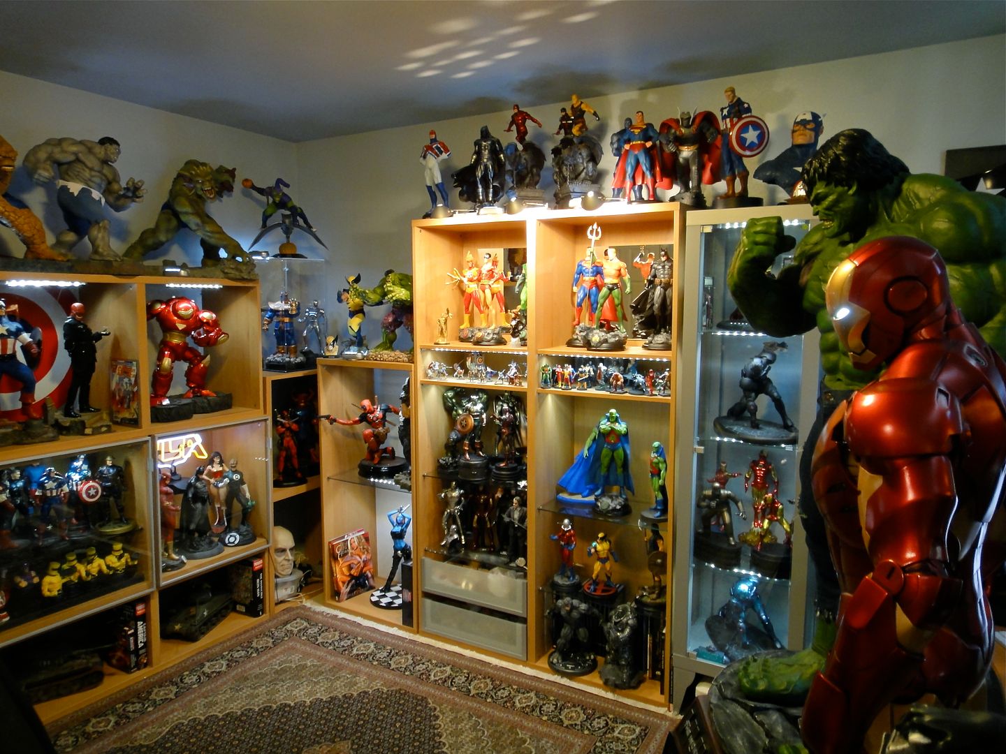 Post a pic of your favorite Sideshow display/set-up! - Page 2 - Statue ...