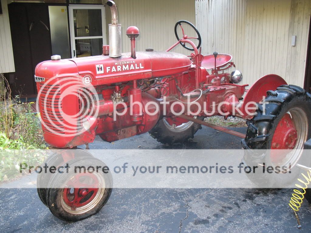 Tractor Parade Pics - Farmall Cub